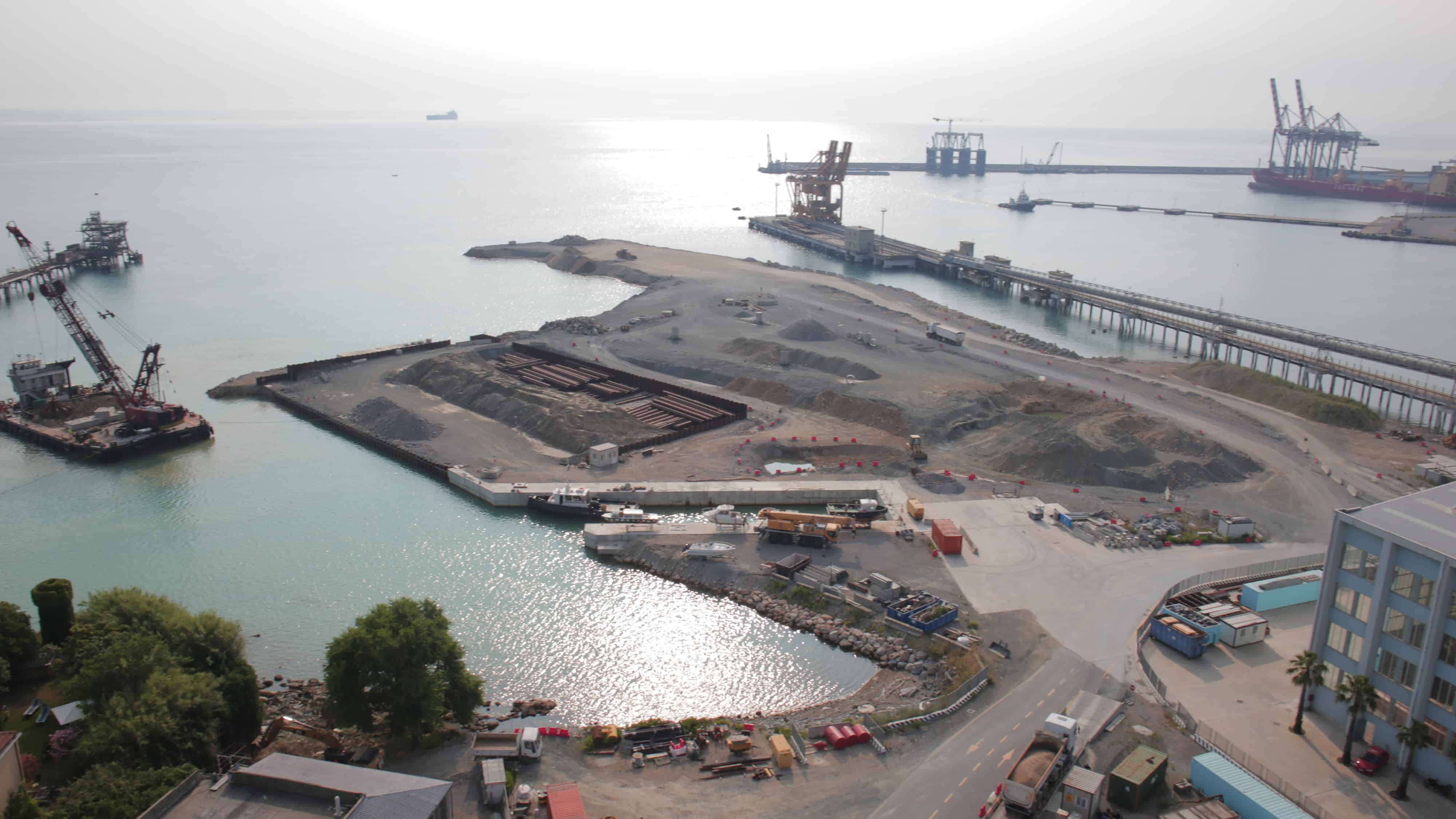 APMT orders cranes for new Vado terminal | Container Management